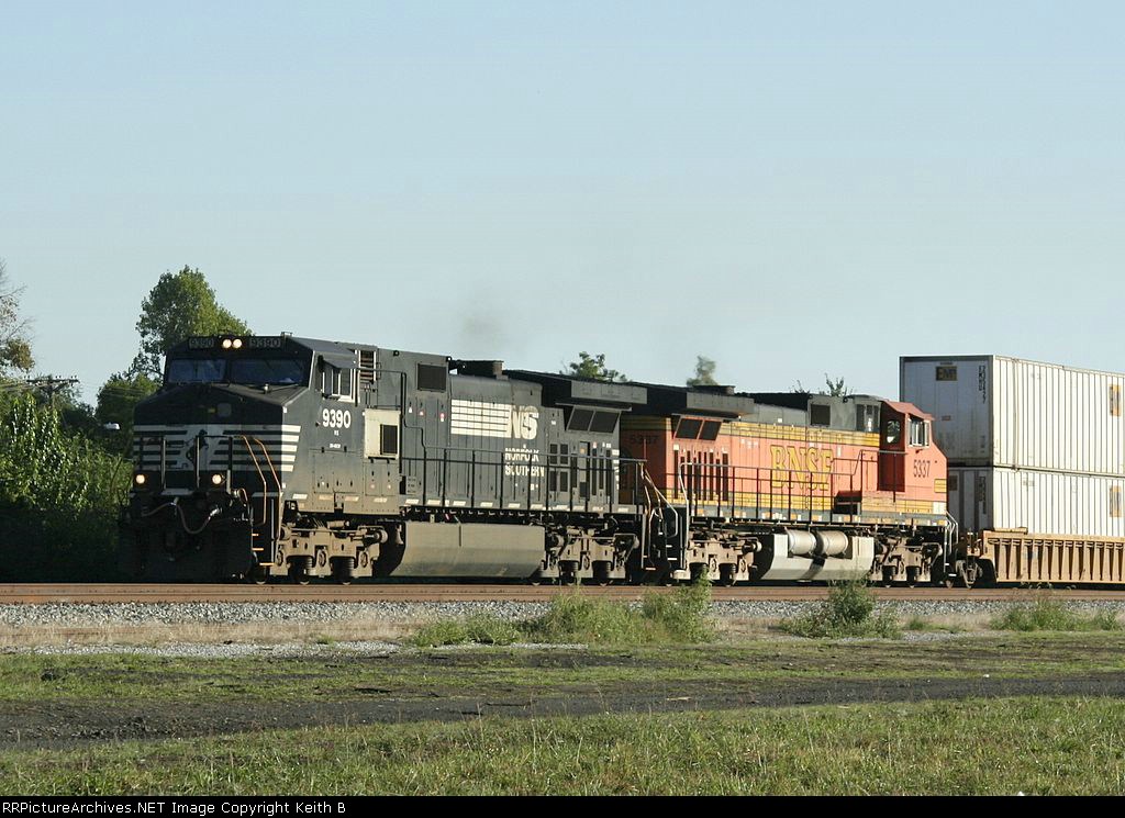 NS 9390 and BNSF 5337